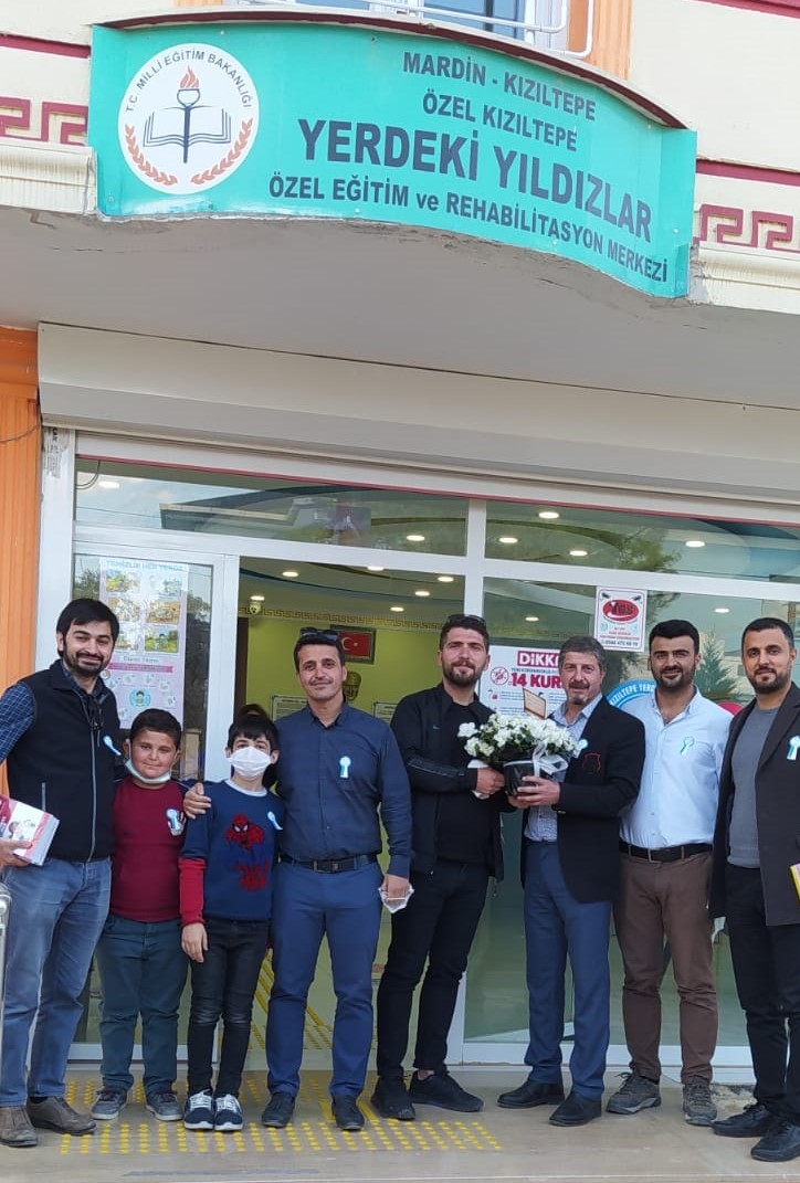 Yerdeki Yıldızlar Rehabilitasyon merkezinde Otizm Farkındalık günü ...
